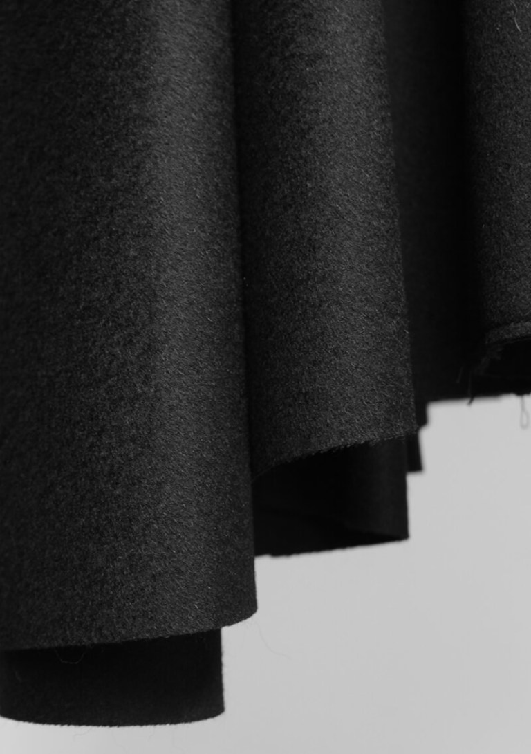 イタリアの魔法の衣：伝統的タバッロの魅力とその希少性とは？ The Tabarro: Italy’s Timeless Cloak of ...