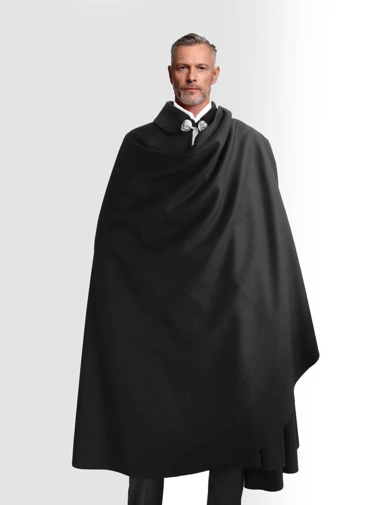 イタリアの魔法の衣：伝統的タバッロの魅力とその希少性とは？ The Tabarro: Italy’s Timeless Cloak of ...